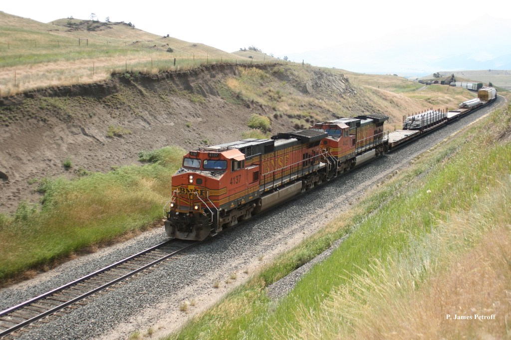 BNSF 4137 (Dash 9) leading H-KCKPAS